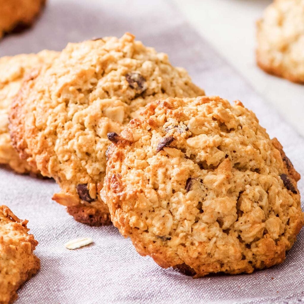 2-Ingredient Magic Oatmeal Cookies | Laura fuentes