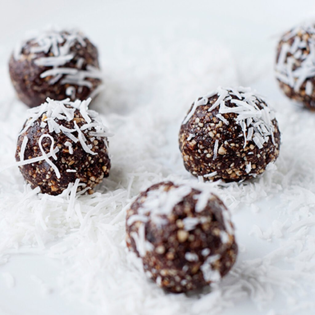 20 Clean Eating Snacks You'll Love | Laura Fuentes