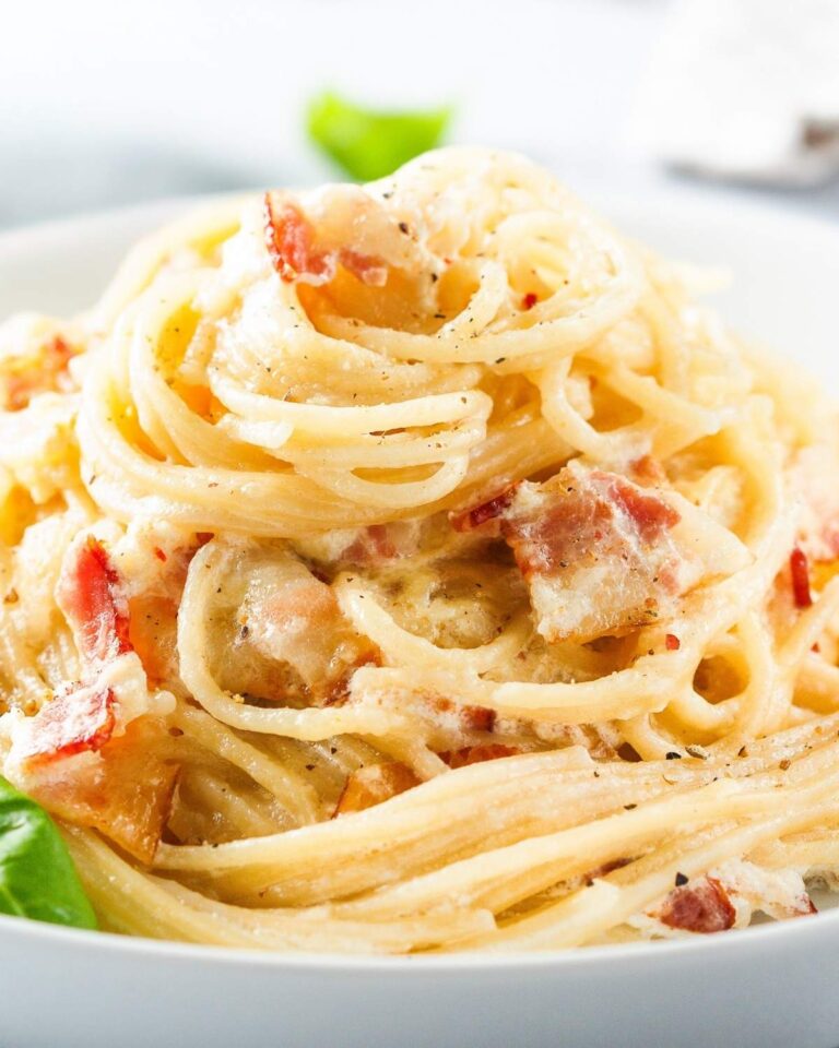 Easy Spaghetti Carbonara with Bacon Recipe
