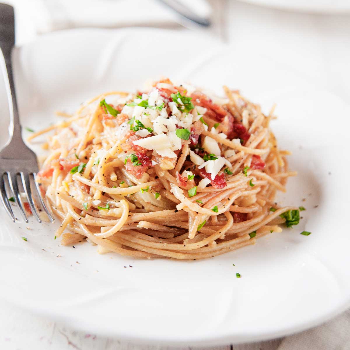 Easy Spaghetti Carbonara with Bacon Recipe
