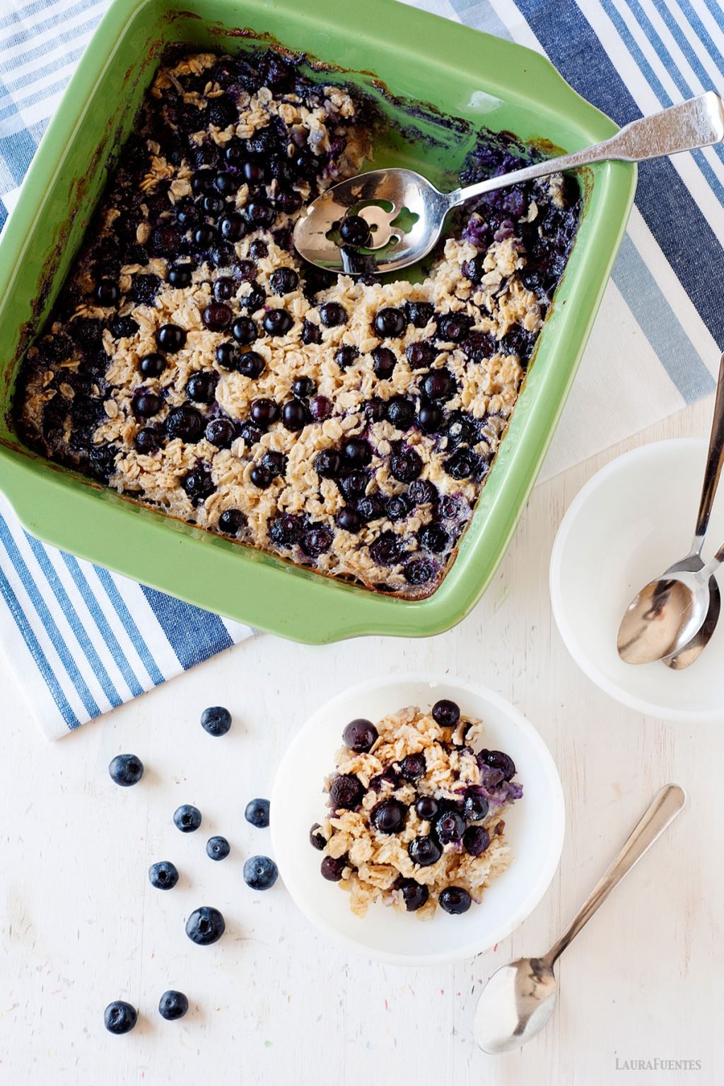 Blueberry Baked Oatmeal - The healthy breakfast that tastes like cake!