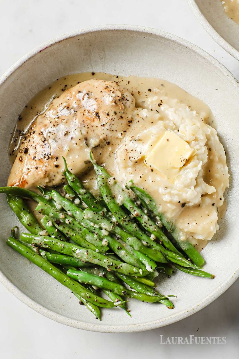 Creamy Garlic Chicken Breasts (Easy Recipe)