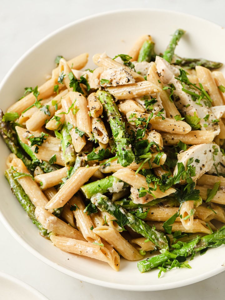 20-Minute Creamy Garlic Chicken Pasta | Laura Fuentes