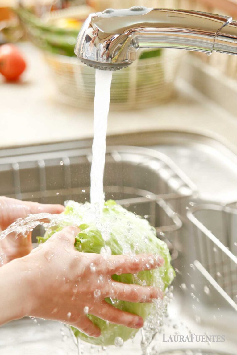 How to Wash Lettuce to Make it Last! | Laura Fuentes
