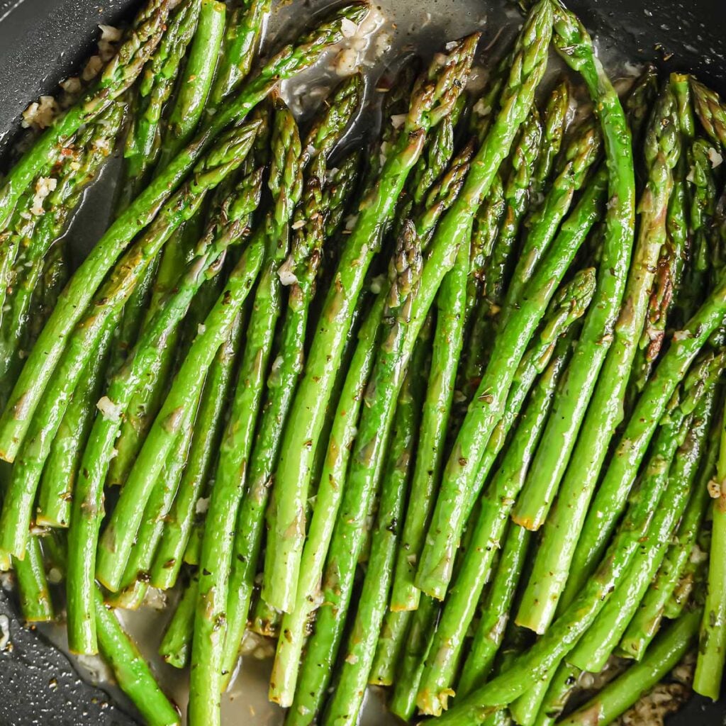 How to Cook Delicious Asparagus in a Pan (Easy)