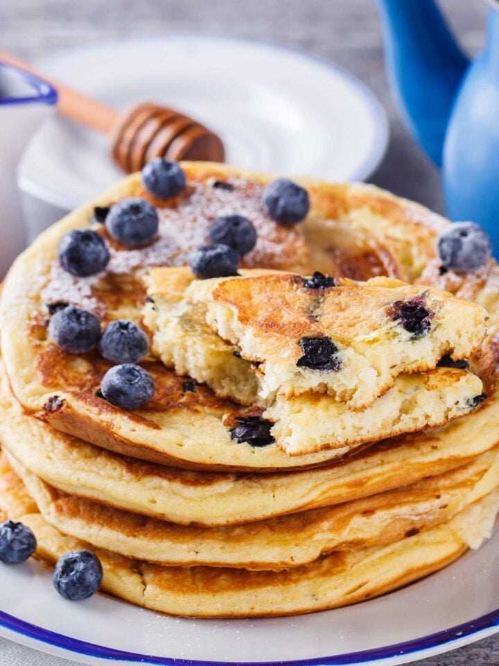 Fluffy Pancakes without Eggs | Laura Fuentes